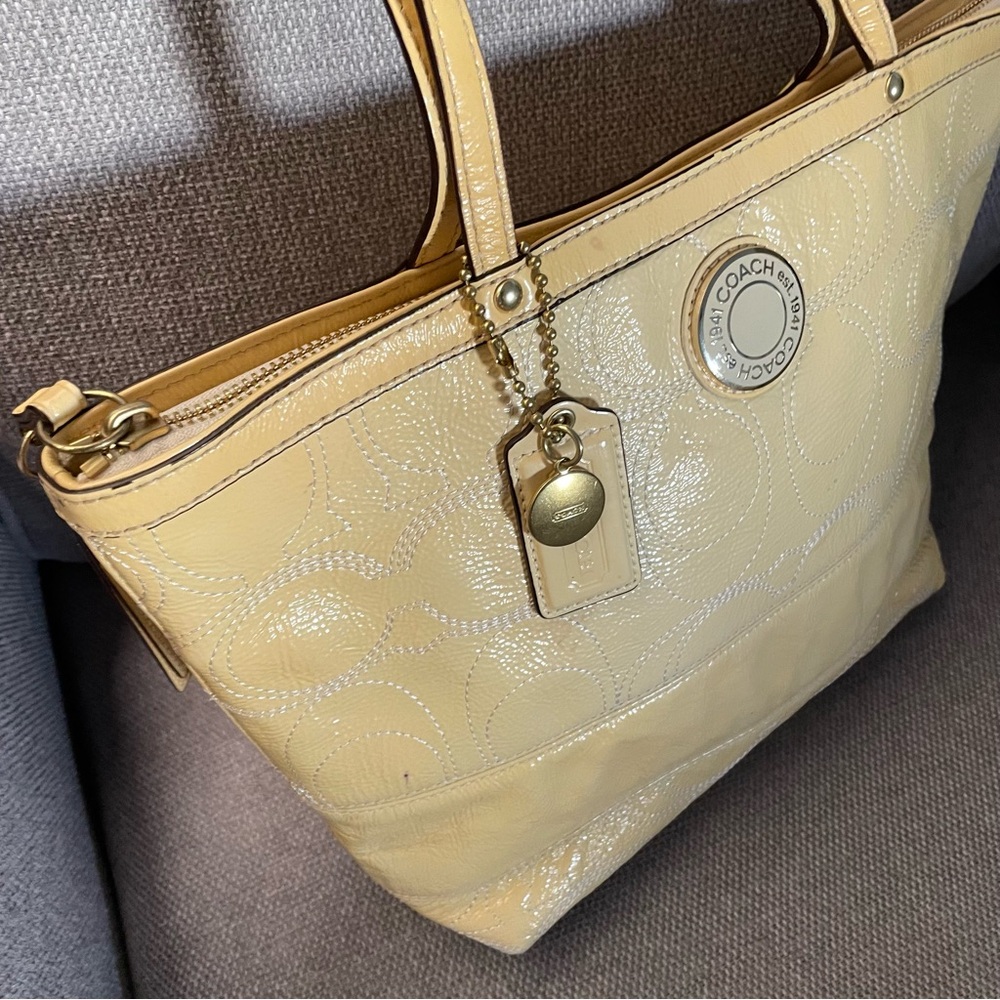 Coach Ivory Yellow Signature C Patent Leather Tote Pr… - Gem